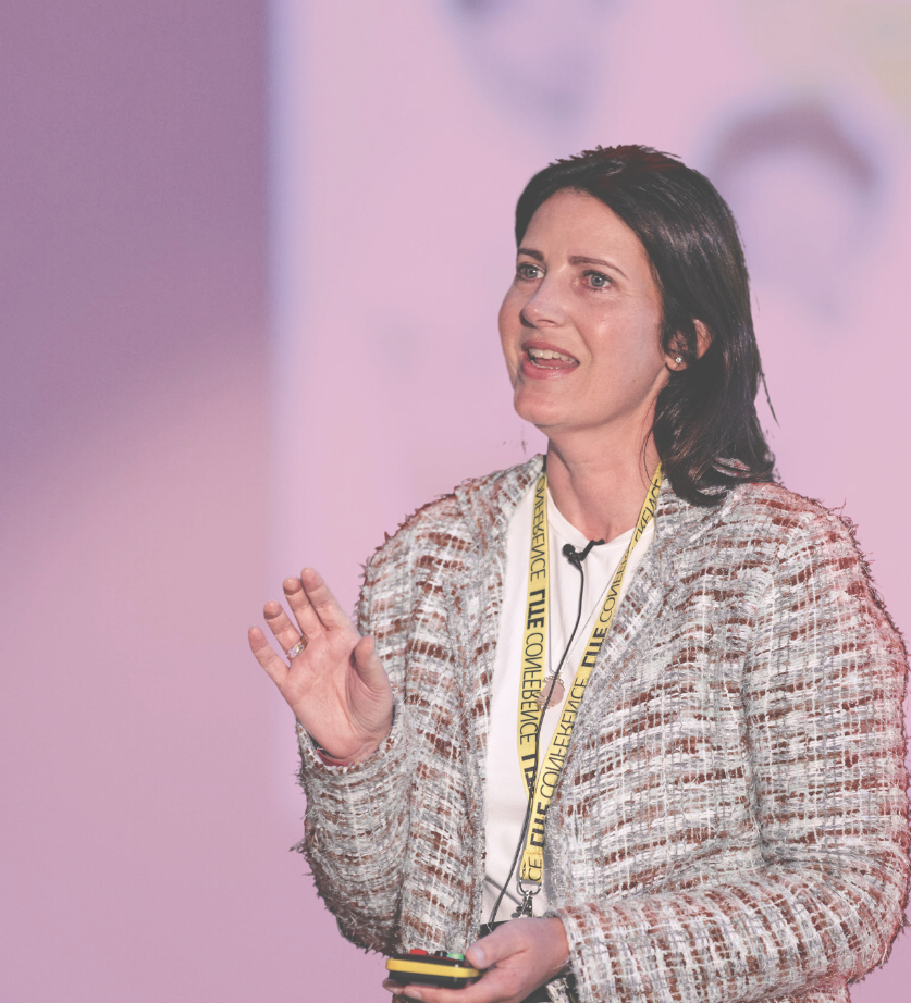 Lead with Confidence: believe in yourself as a leader in 5 easy steps